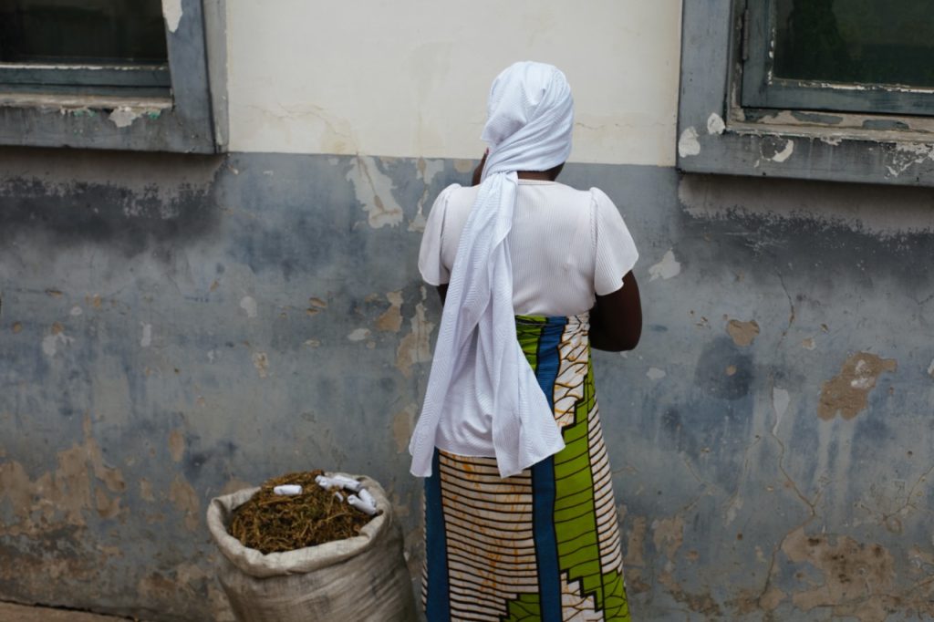 Mulher detida em Nampula com mais de 10 kg de suruma - JORNAL RIGOR