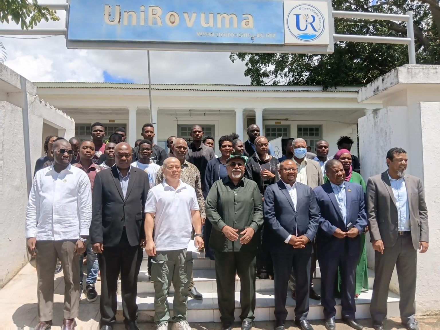 UniRovuma entrega 100 mil meticais e bens às vítimas de adversidades em ...