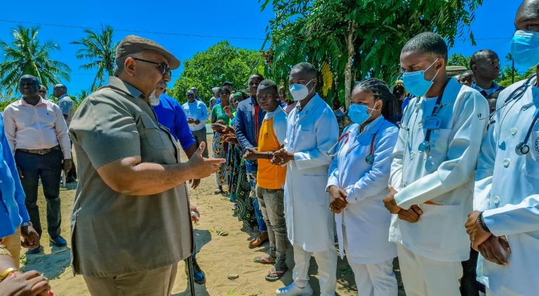 Governador de Nampula enaltece papel dos enfermeiros na salvação de ...